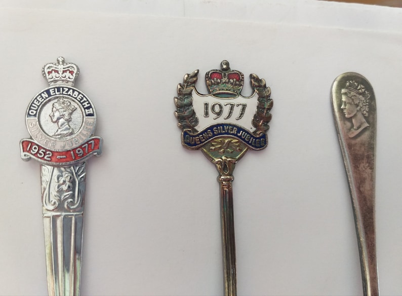 Queen Elizabeth II Silver Jubilee 1952 - 1977 Souvenir Commemorative ...