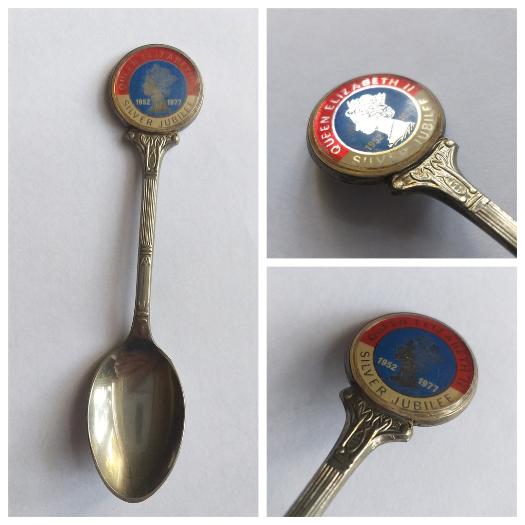 Queen Elizabeth II Silver Jubilee 1952 - 1977 Souvenir Commemorative ...