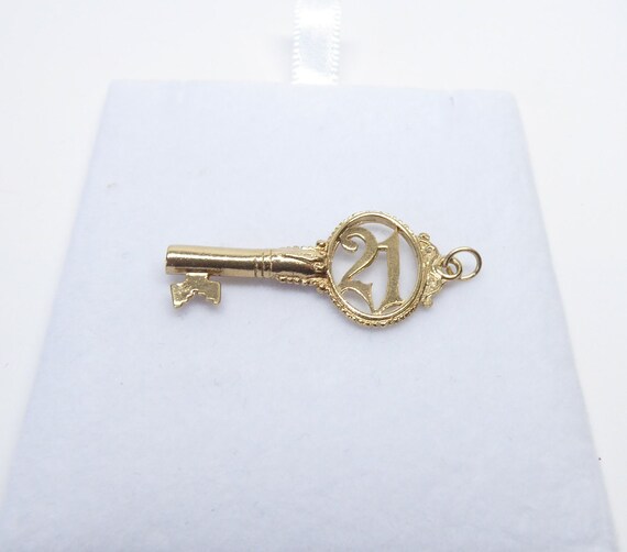 Vintage 9ct Yellow Gold 21st Birthday Key Charm Fancy… - Gem