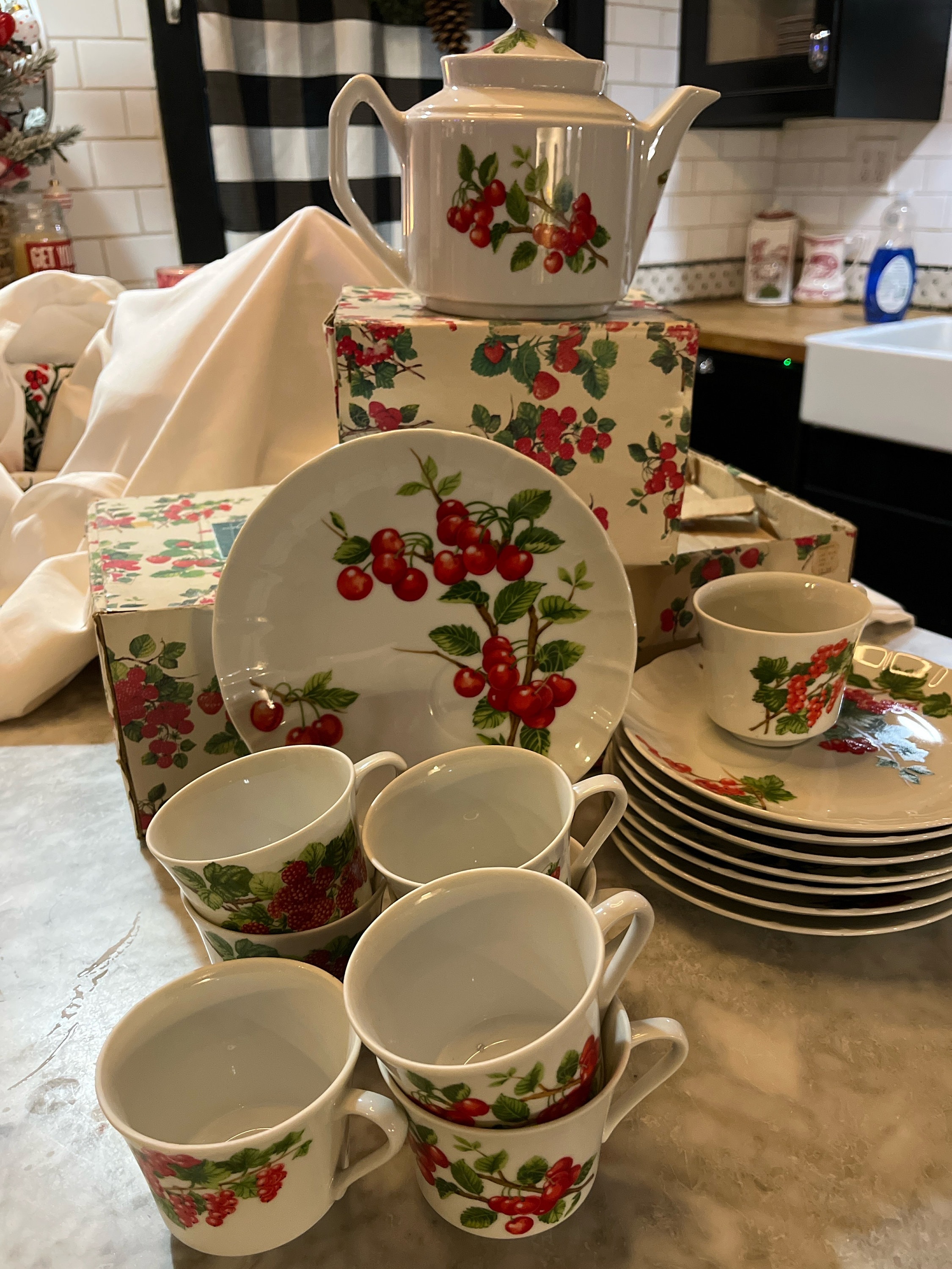 Set of 8 Seymor Mann 1975 Snack Sets W/tea Pot Beautiful Fruits ...