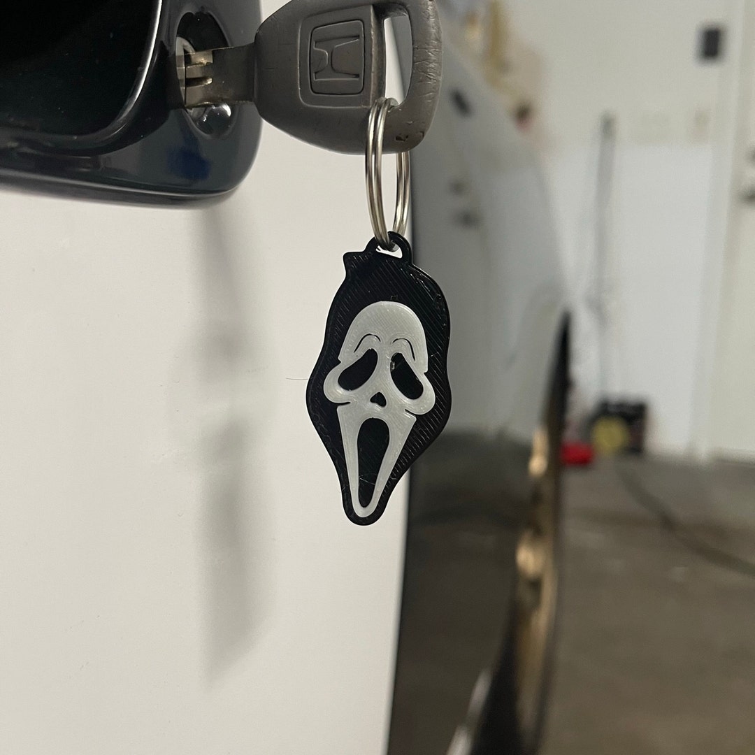 Ghostface Scream Glow in the Dark Keychain Horror Movie Decor Gift ...