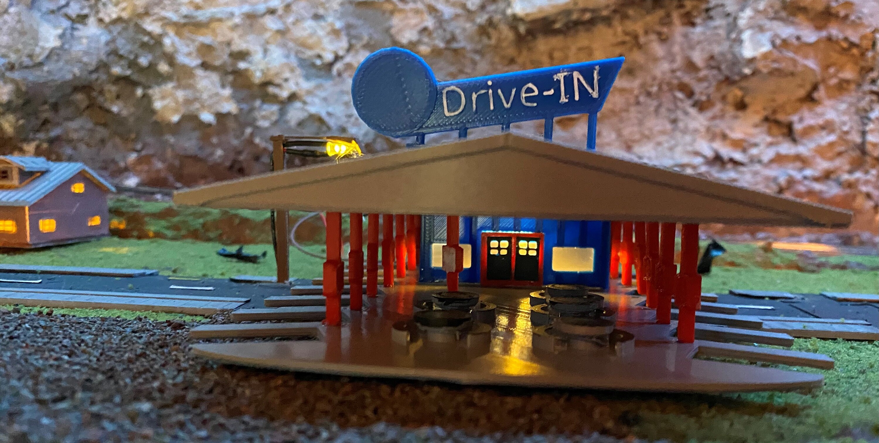 Mom & Son's Drive-in Theater Kit - Scale Model W/ Video - Z (1/220), 1/ ...
