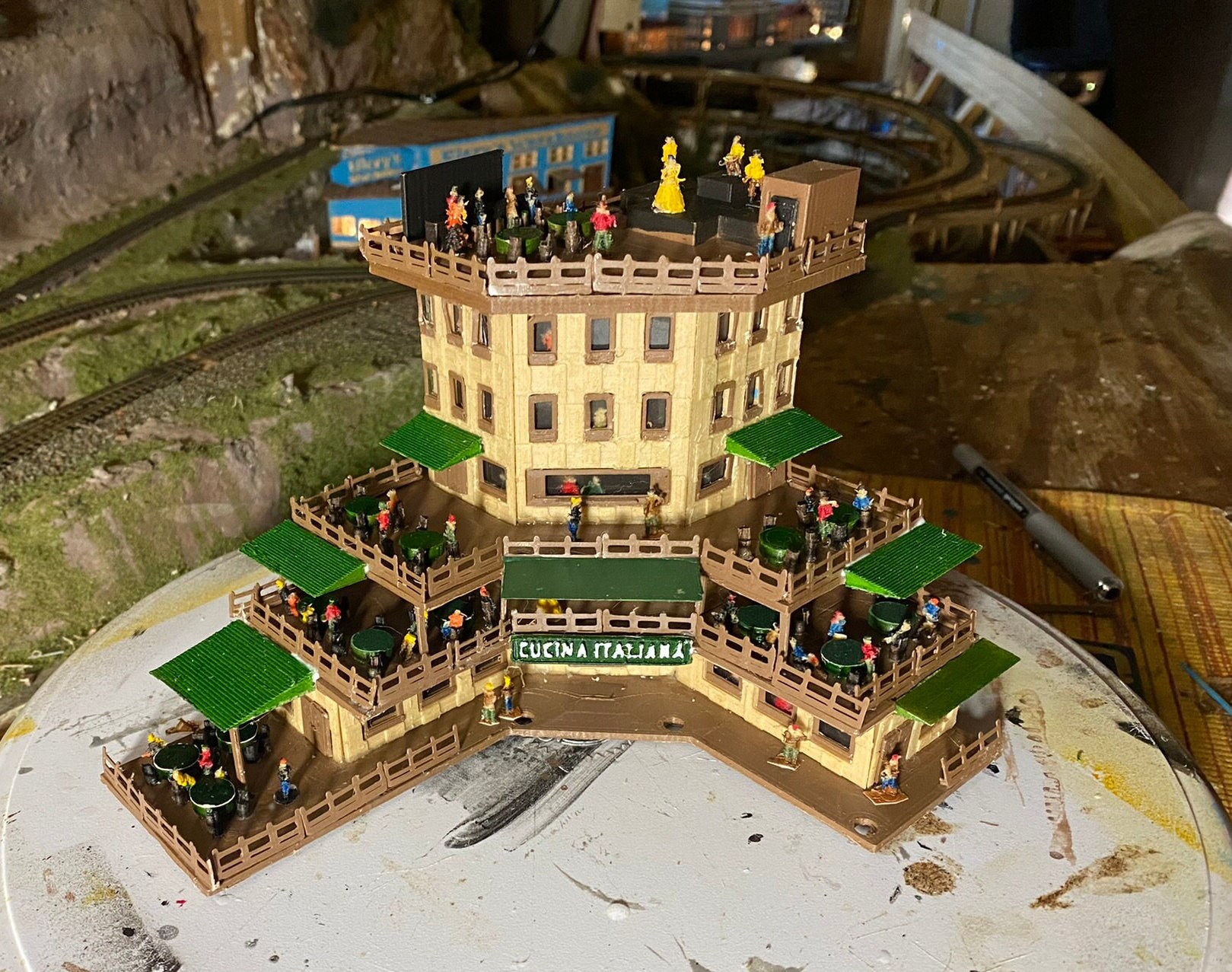 Urban Commercial Building - Assembled Model - 1-220, 1-160, 1-87 Scales ...
