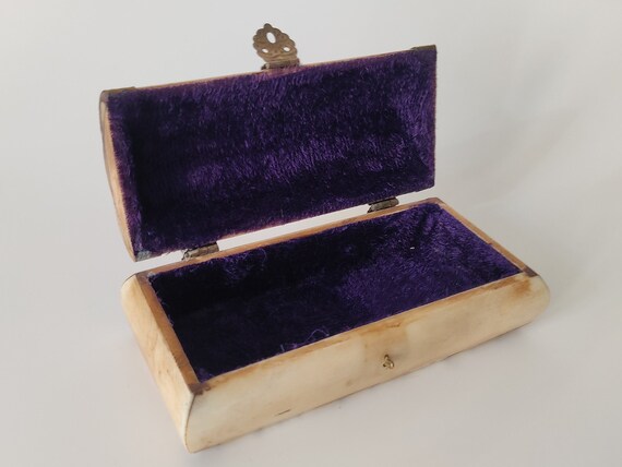 Antique Art Vintage Vintage Bone Jewelry Box with Bra… - Gem