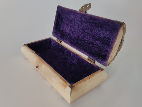 Antique Art Vintage Vintage Bone Jewelry Box with Bra… - Gem
