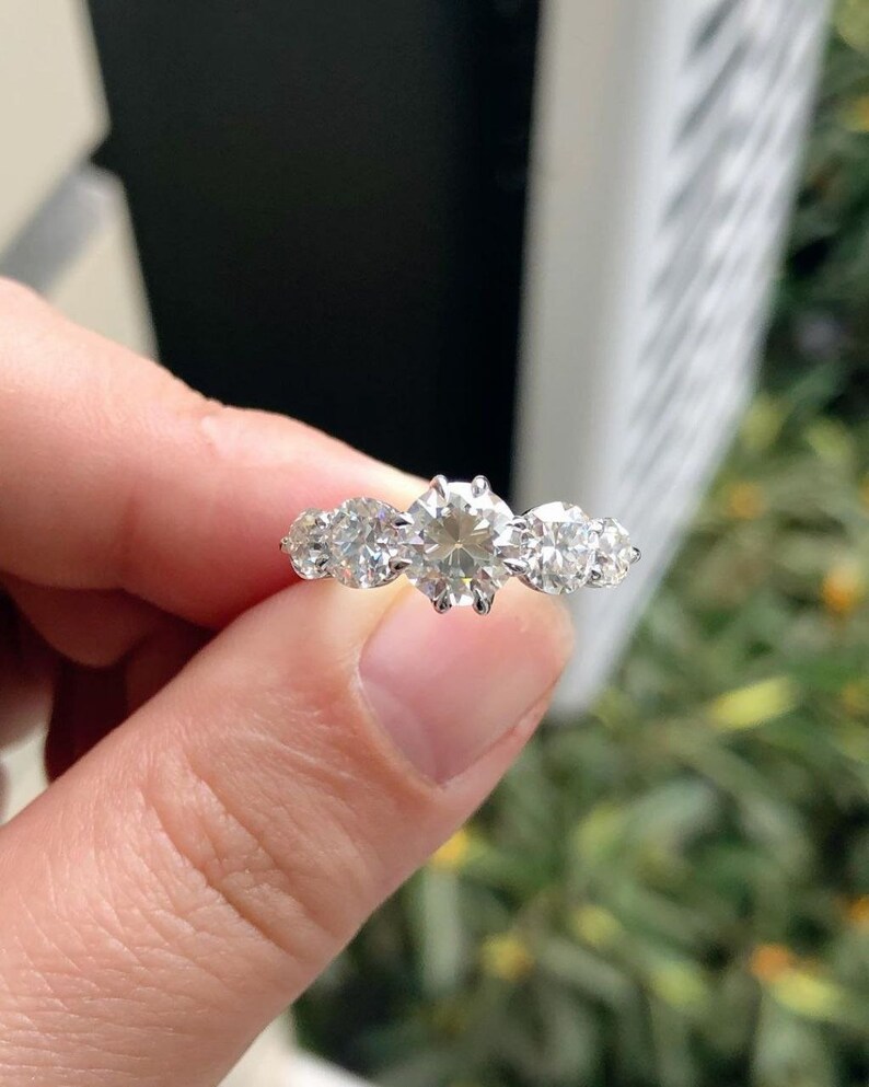 Trellis Prong Setting Five Diamond Ring for Wedding Ring, Classic Five ...