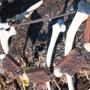 Druid Charm 5 Tile Walnut-bone Swirl Bracelet - Etsy