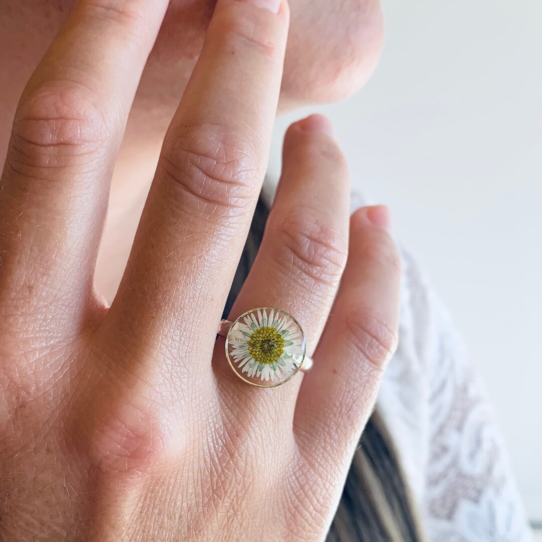 Resin Ring With Real Dried Daisy Flower // Handmade Pressed Flower Ring ...