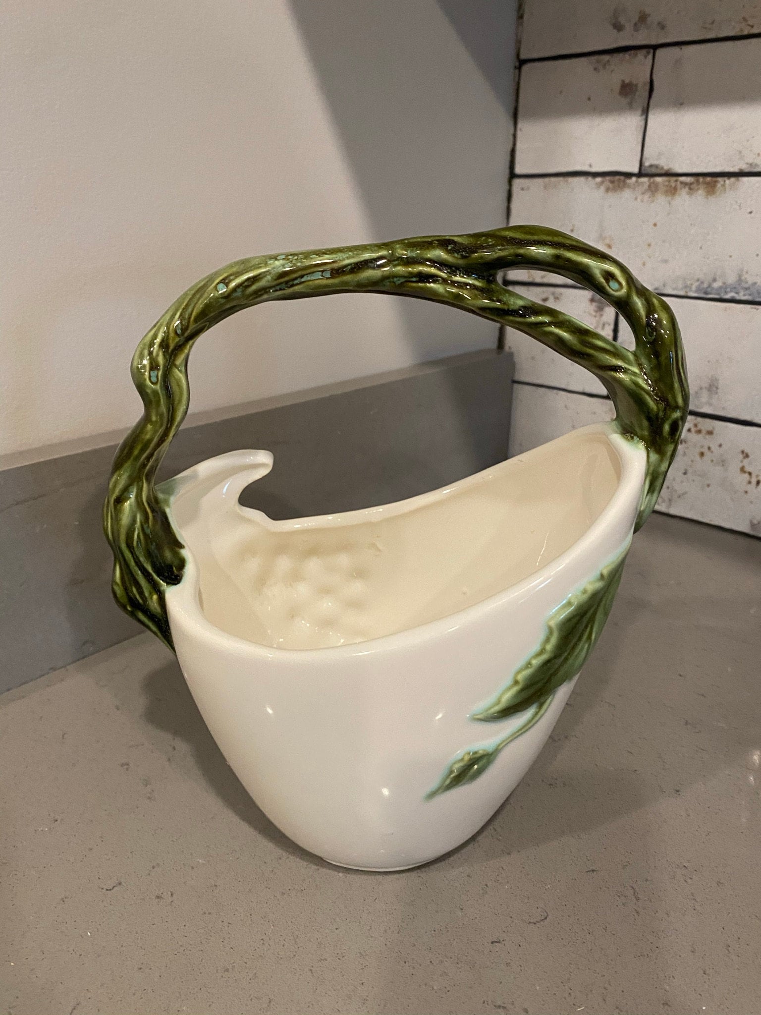 Vintage Hull Tokay USA Planter With Grapevine Handle With Grapes Floral ...