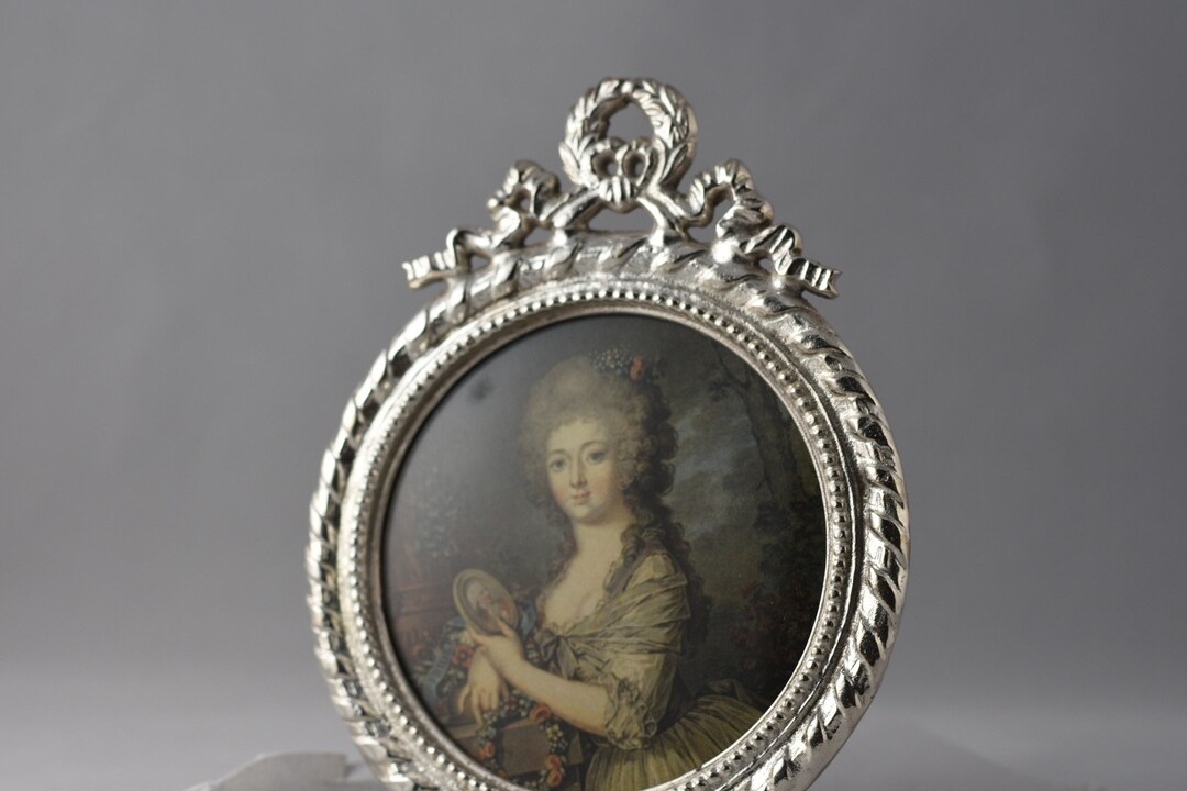 Picture Frames | Silver Plated Brass Picture Frame: Vintage Oval Table ...