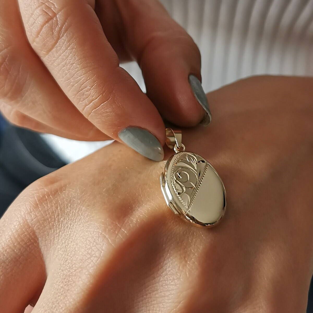 Oval Photo Locket Necklace 14K Gold Locket Necklace With - Etsy