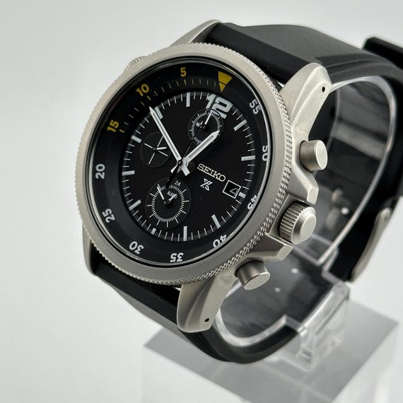 Seiko v174-0af0 solar chronograph - Gem Seiko v174-0af0 solar chronograph - Gem
