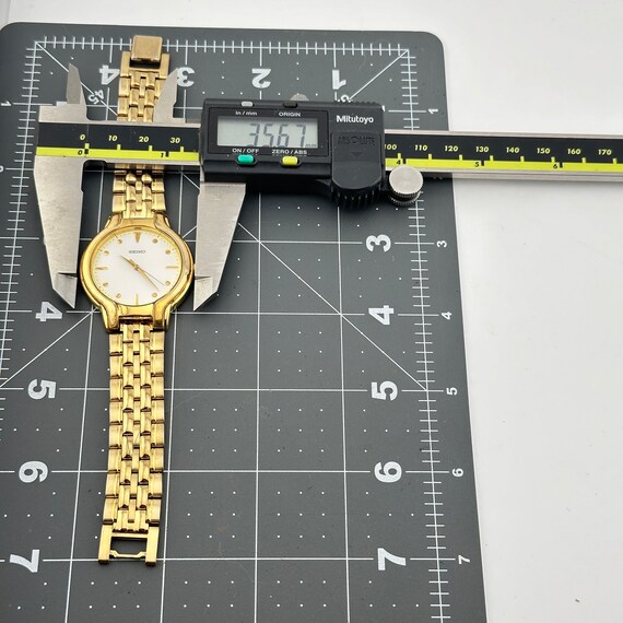 Vintage Seiko Gold Tone Day Date Midsized 35mm quartz… - Gem