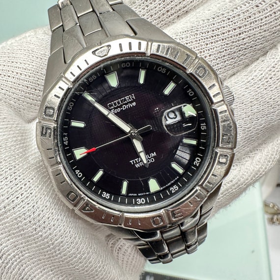 Vintage Citizen Eco-Drive E111 Titanium Date watch - Gem