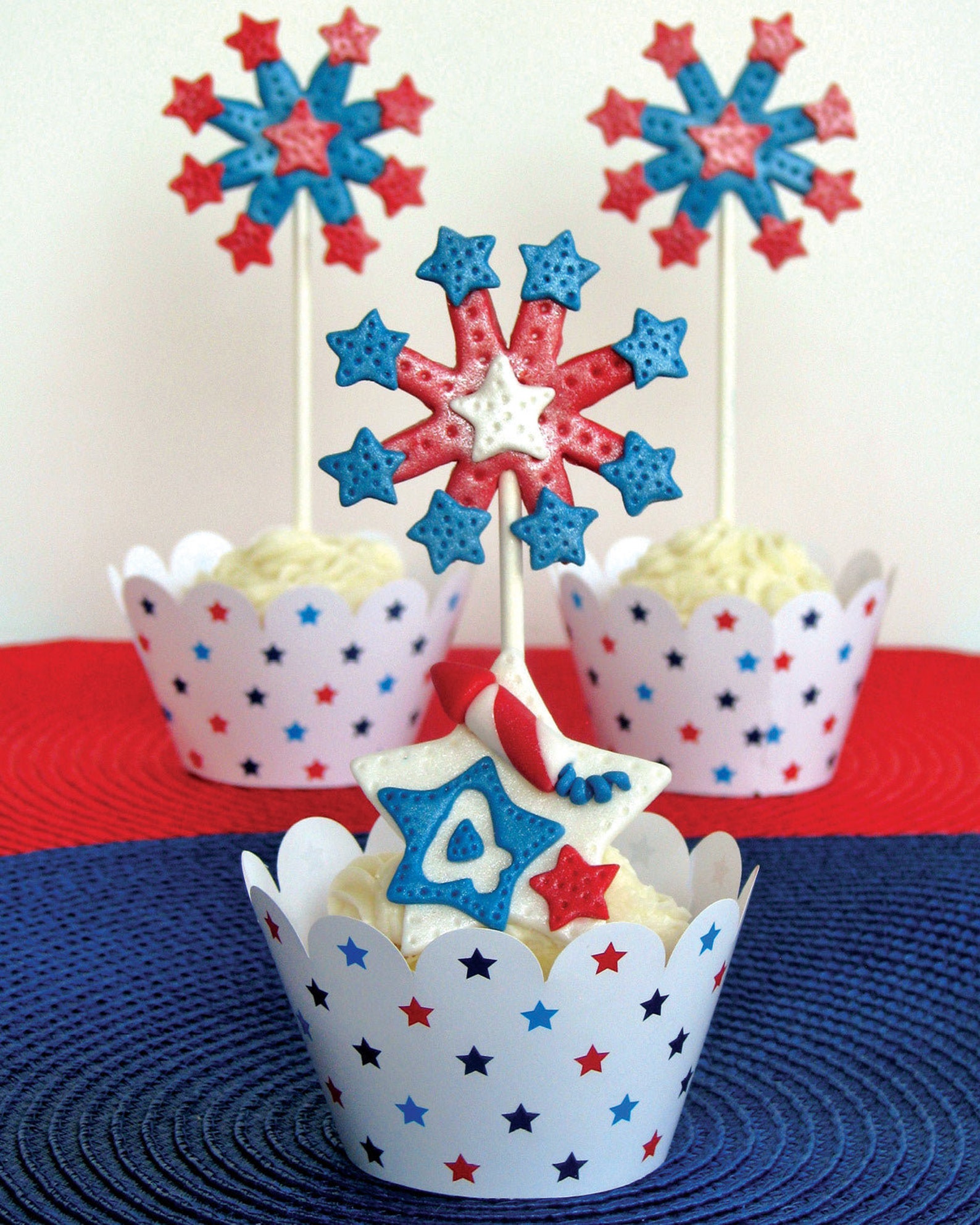 Sweet and Unique Cupcake Toppers: Over 80 Creative Fondant - Etsy