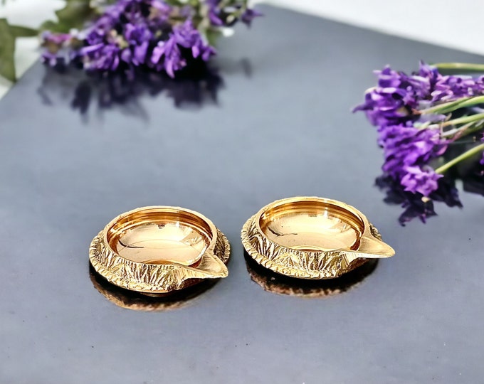 Brass Diya for Arti. Two Brass Table Oil Lamps! Spiritual Brass Diya ...
