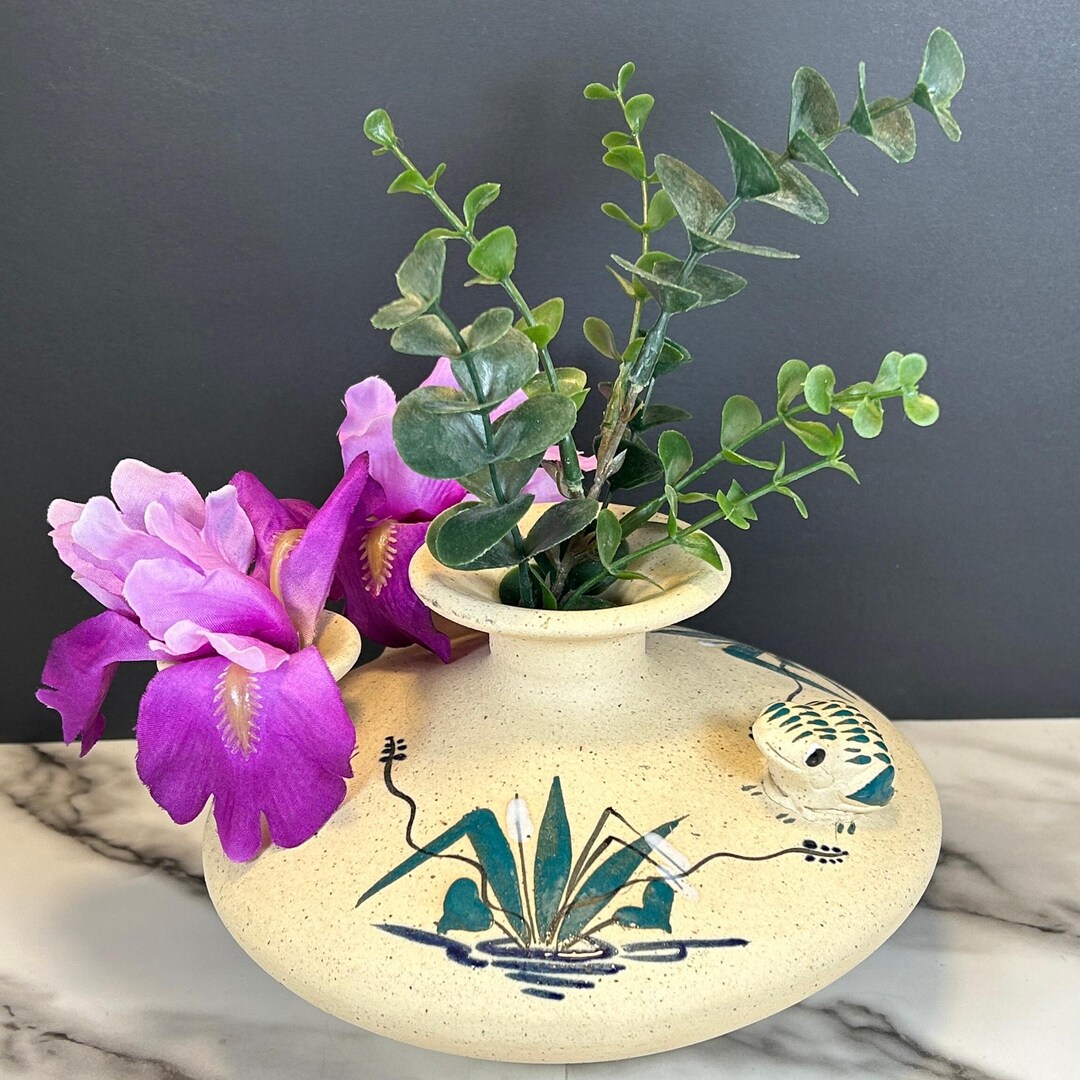 Handpainted 3 Flute Pottery Vase With Frog Companion on Side Great as a ...