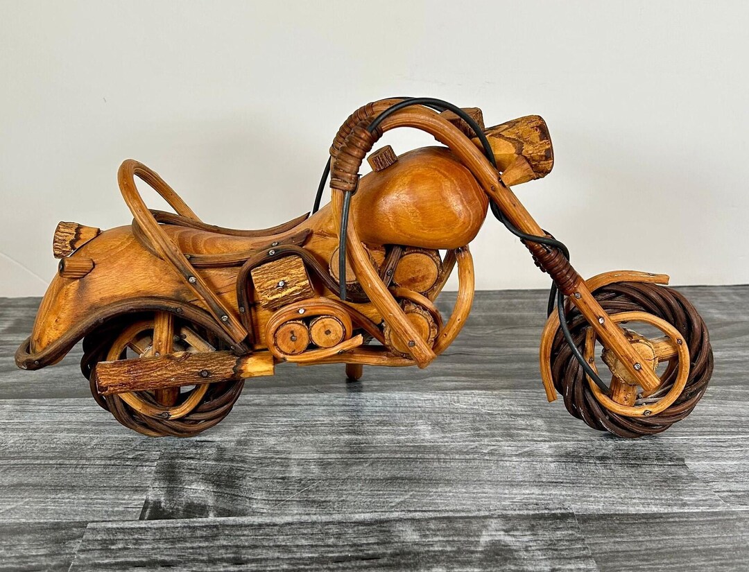 Handmade Wood Motorcycle With Rattan and Wicker in Harley Hog Low Rider ...
