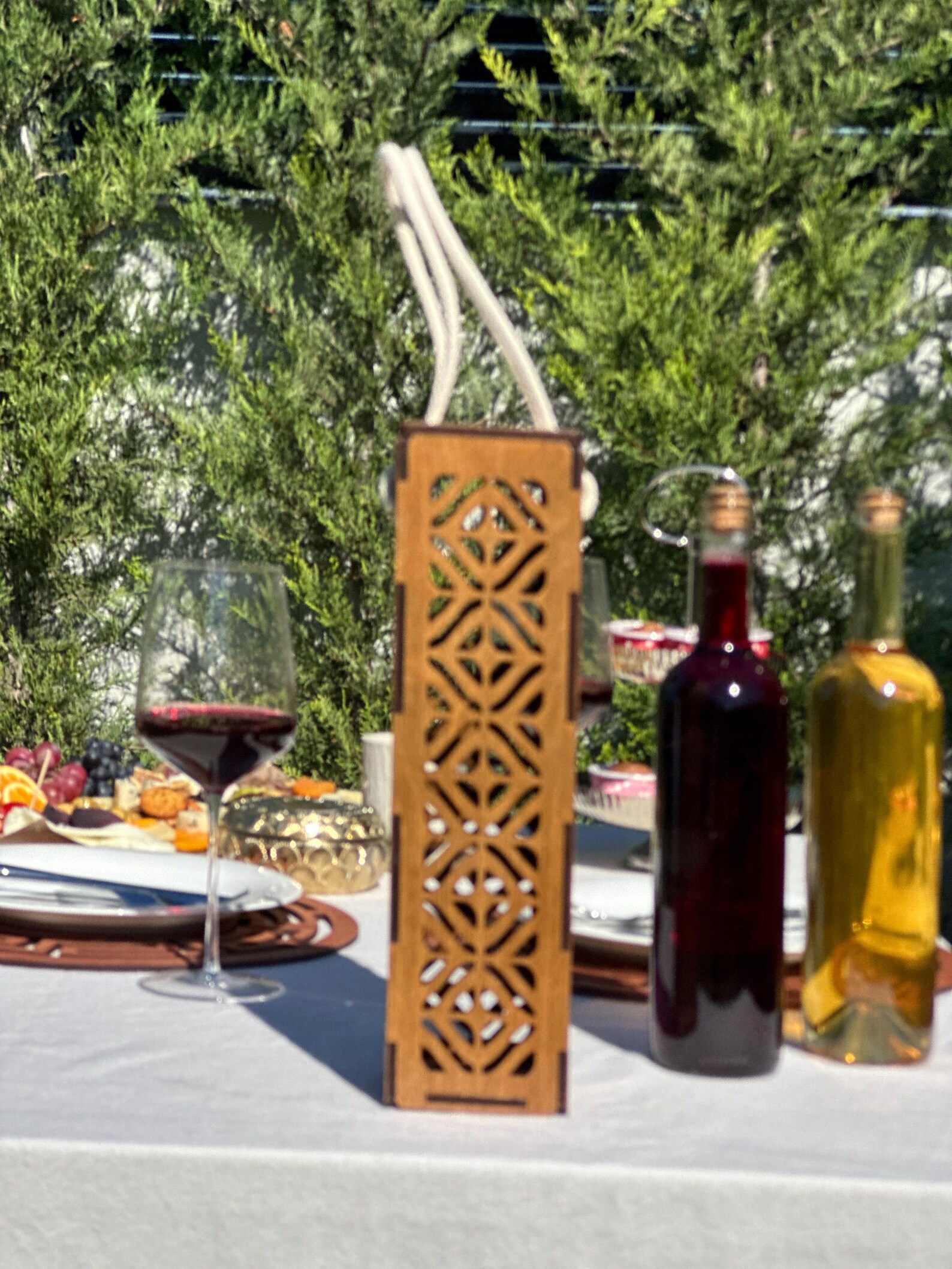 Caja de vino de contrachapado de abedul hecha a mano • Diseño cortado a ...