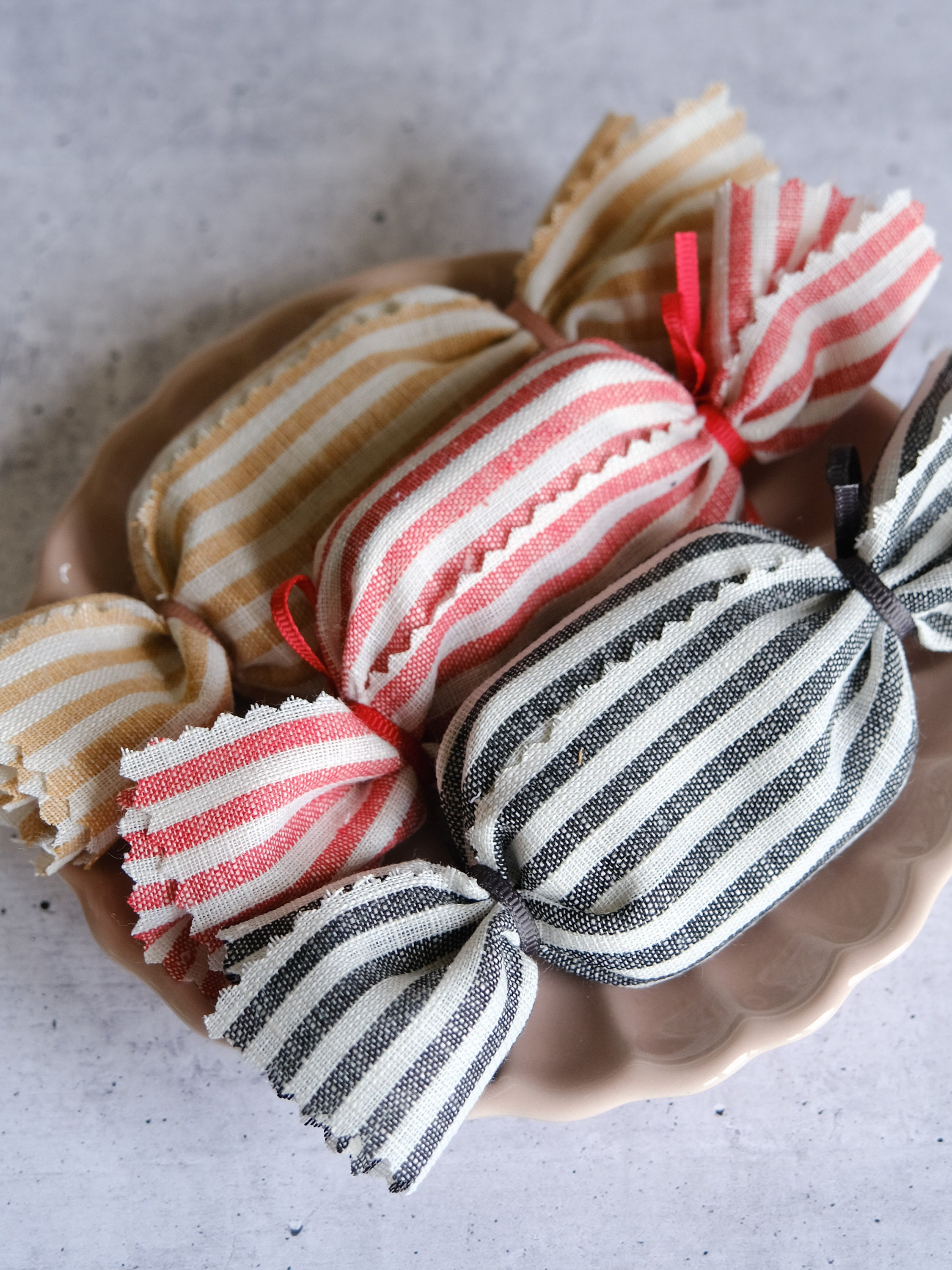 Set of Old Fashioned Humbugs Self Fill Wedding Favours Alternative ...