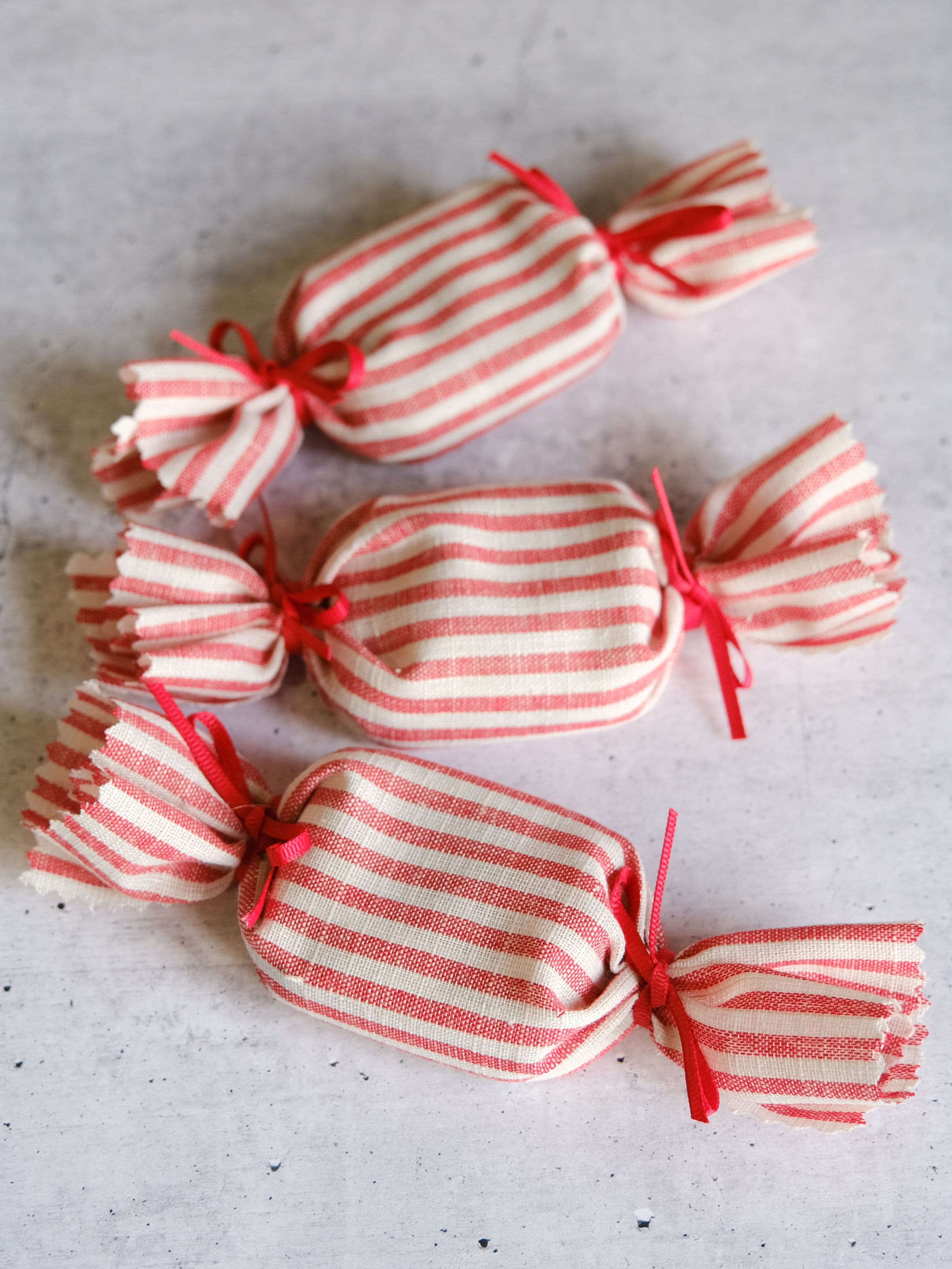 Set of Old Fashioned Humbugs Self Fill Wedding Favours Alternative ...