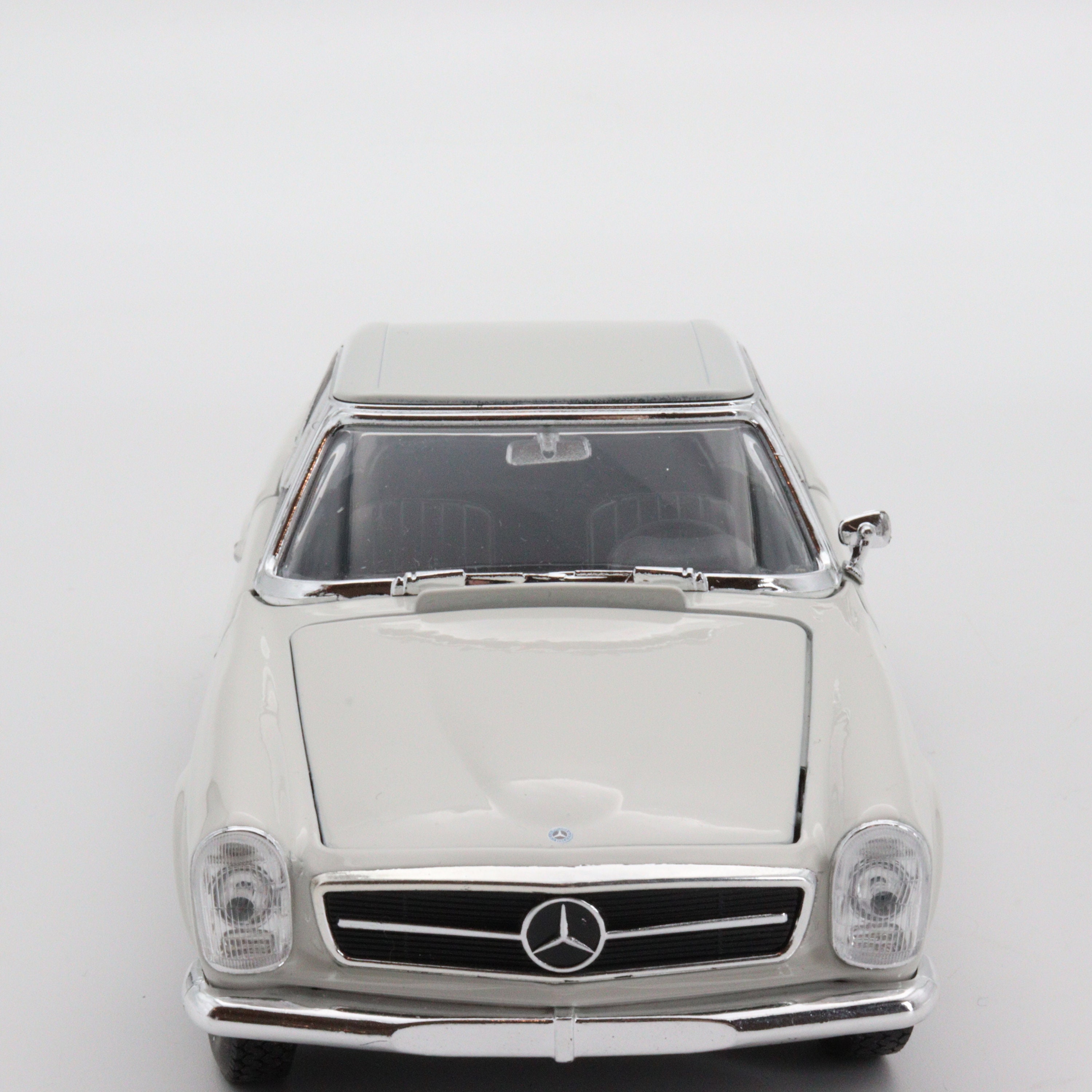 Welly 1963 Mercedes Benz 230 Slvintage Model White Metal Carscale 1/24 ...