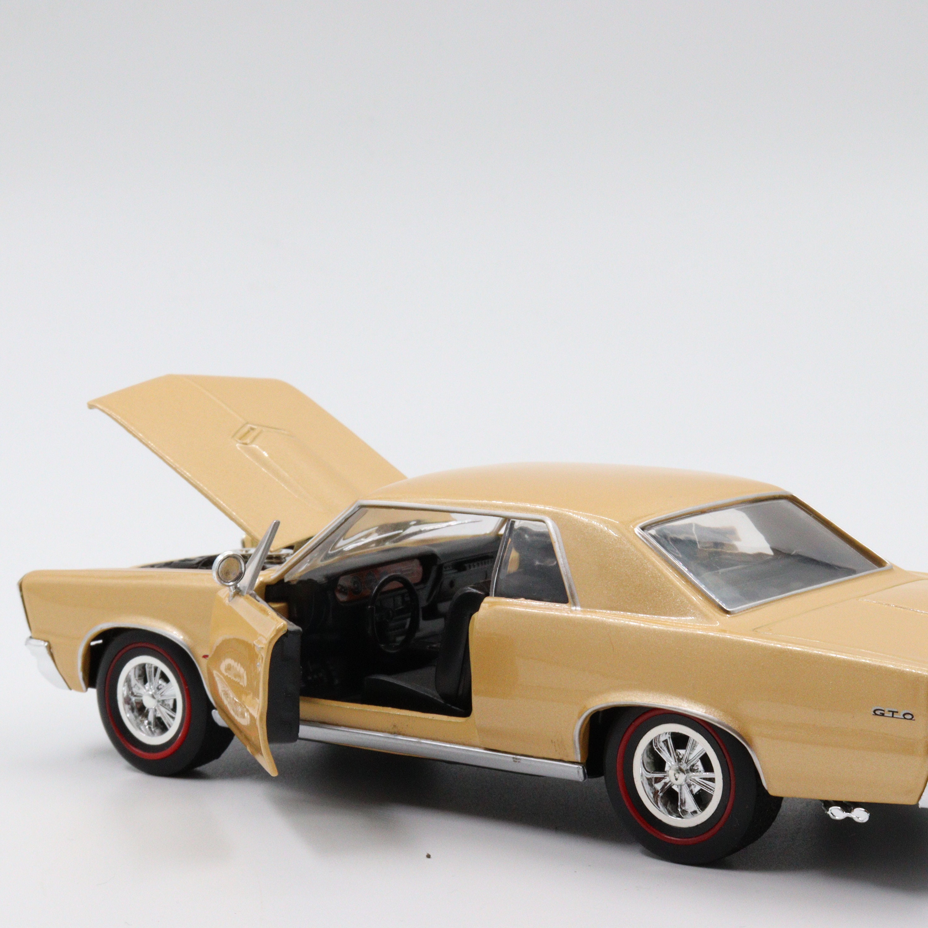 Welly 1965 Pontiac GTO Classic Model Carscale 1/24 Gold Diecast ...