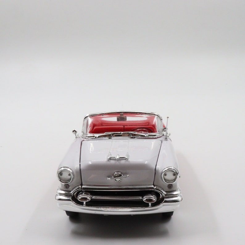 Welly 1955 Oldsmobile Super 88 Diecast Car: 1/24 Scale White & Red ...