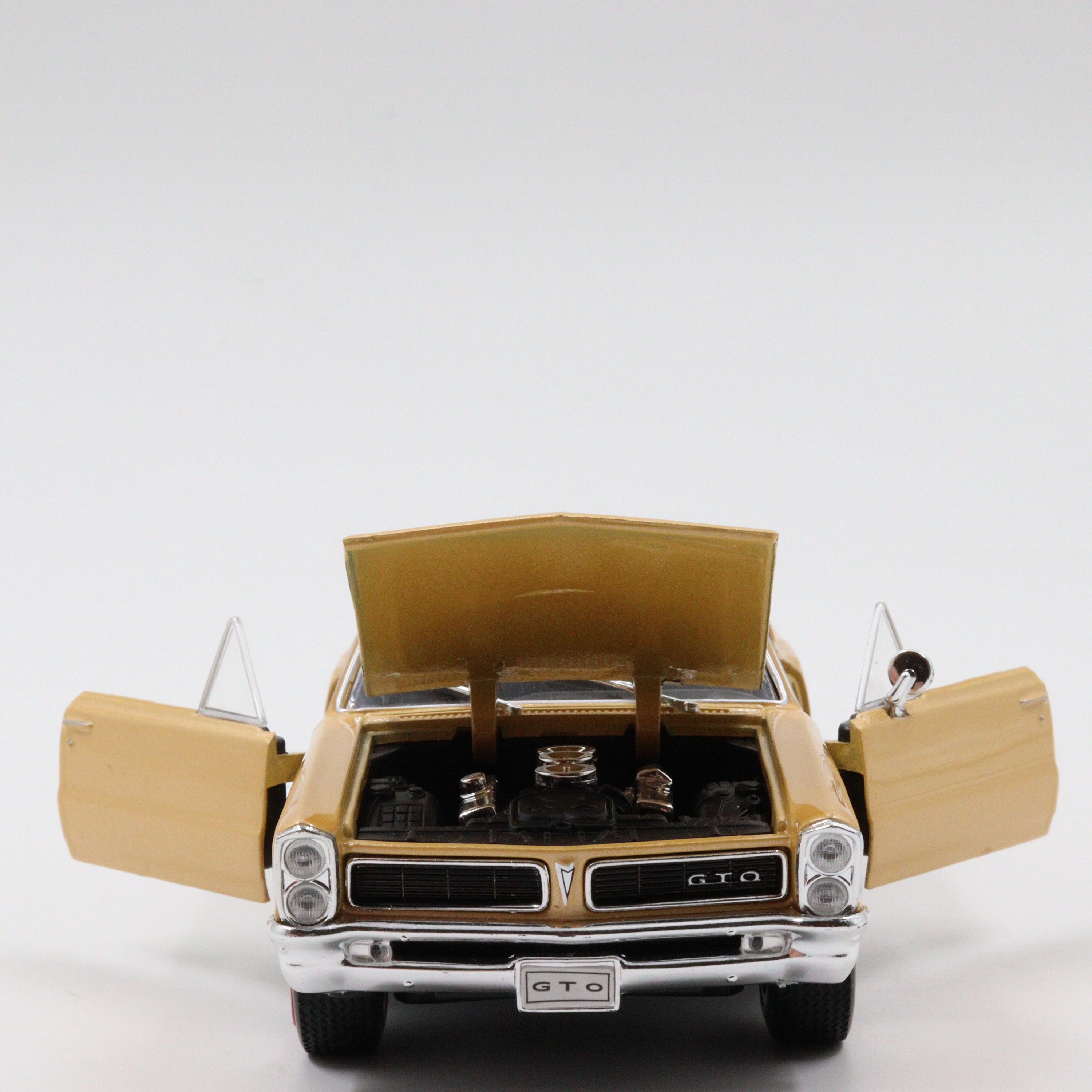 Welly 1965 Pontiac GTO Classic Model Carscale 1/24 Gold Diecast ...