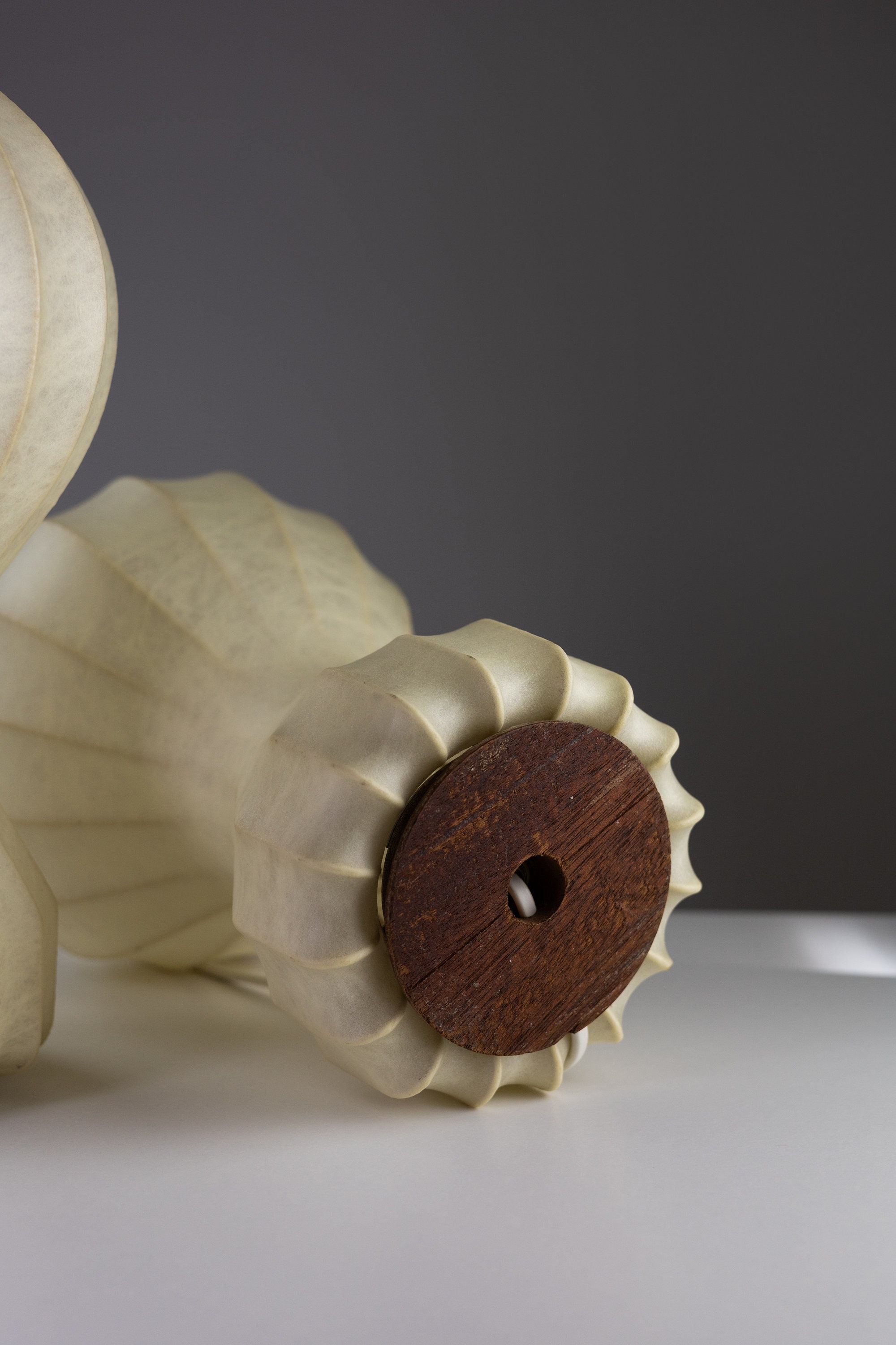 Pair of Vintage Cocoon Gatto Resin Table Lamps by Achille & Pier ...