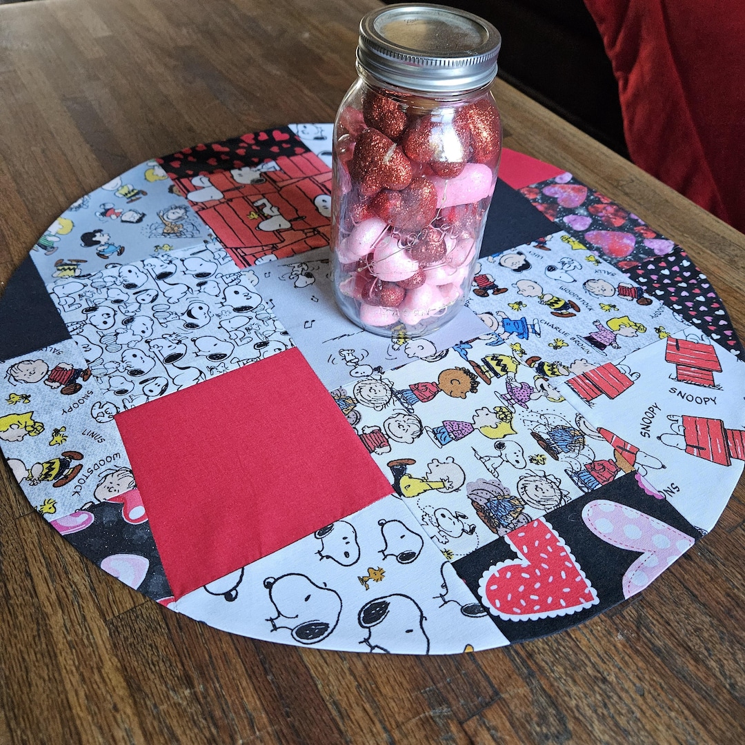 Grandma's Scraps Peanuts Valentine's Day Table Runner - Etsy