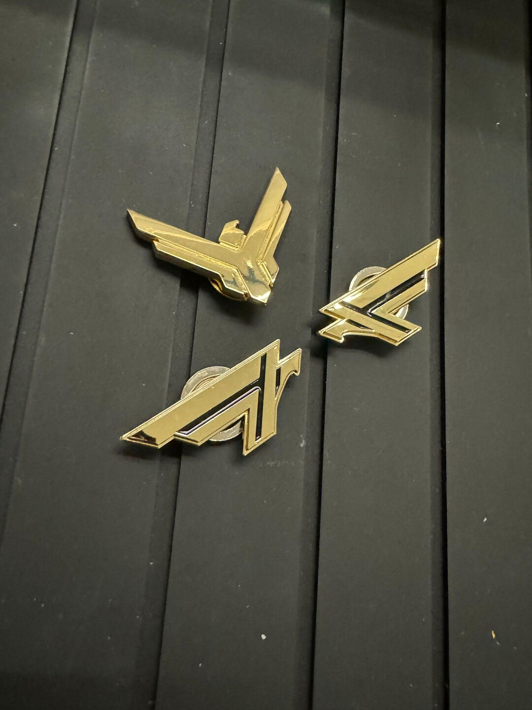 THE BEST Fan Made House Duke Falcon Chest and Collar Pins Prop Replica ...