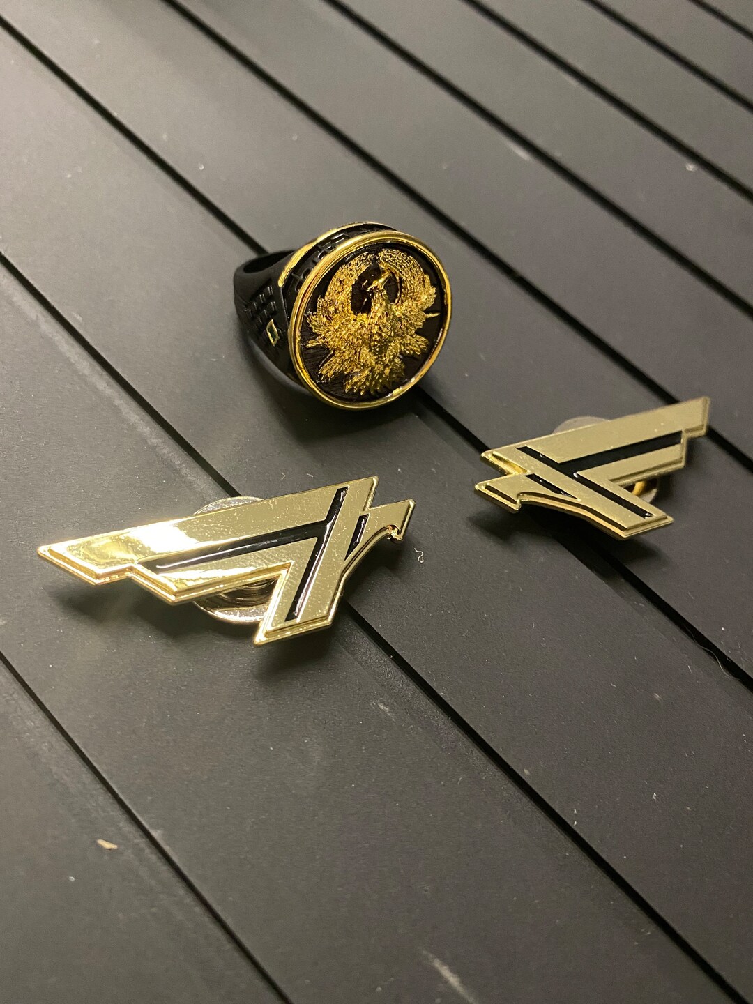 THE BEST Fan Made House Duke Signet Ring and Collar Pins Prop Replica ...