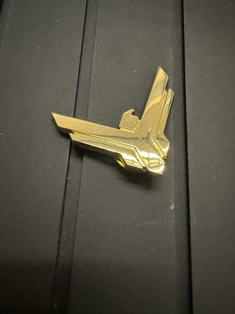 THE BEST Fan Made House Duke Falcon Chest and Collar Pins Prop Replica ...