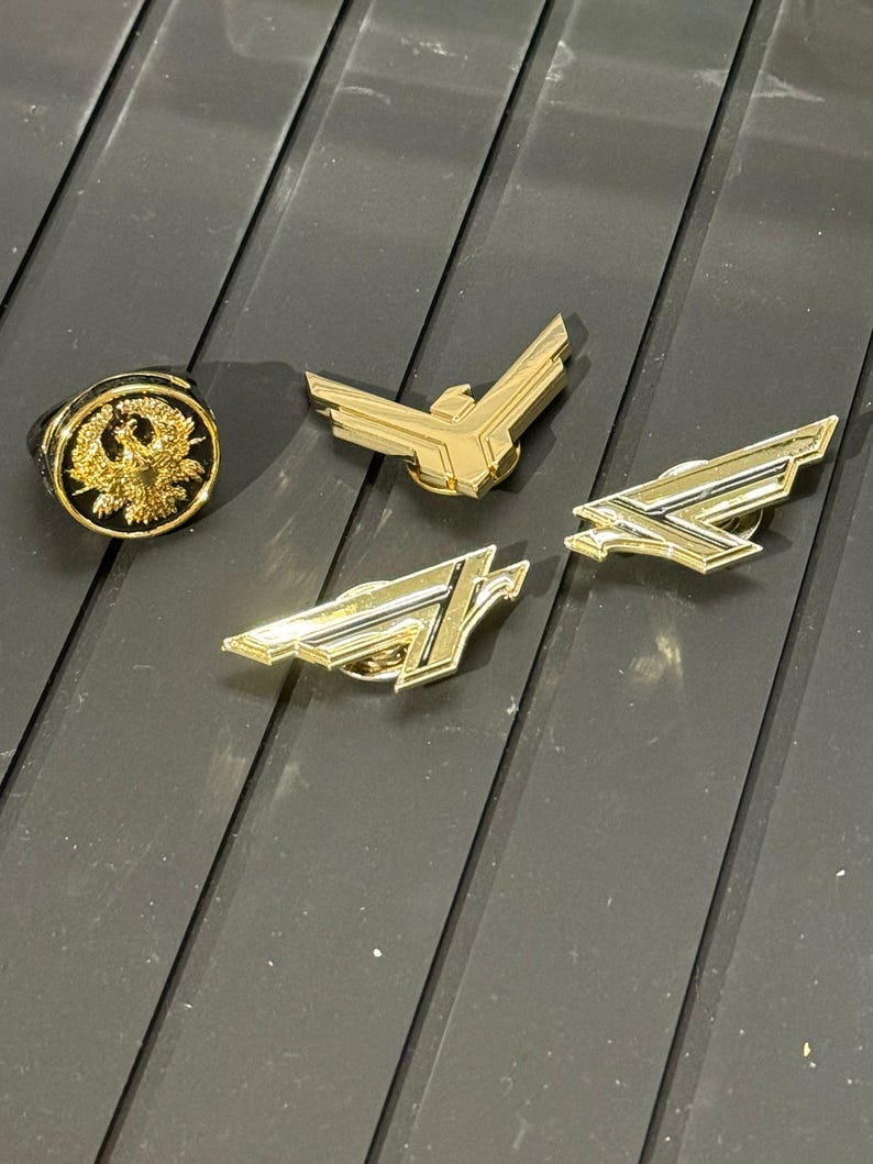 THE BEST Fan Made House Duke Signet Ring Collar and Chest Pins Set Prop ...
