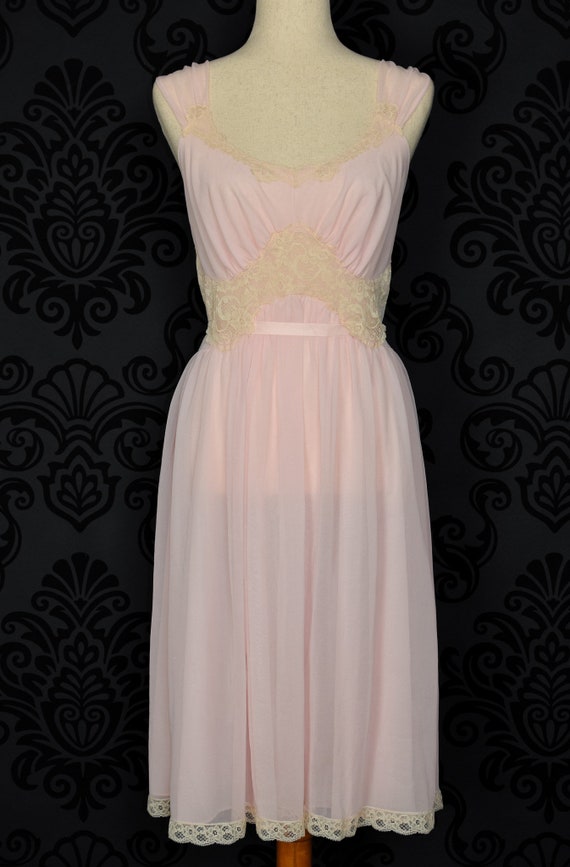 Vintage 60s Pink HOLLYWOOD VASSARETTE Sheer Nylon Nig… - Gem