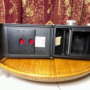 UNIFLEX I Medium Format 2 1/4"x2 1/4" Twin Lens Reflex Camera F.3.5 2 1 ...