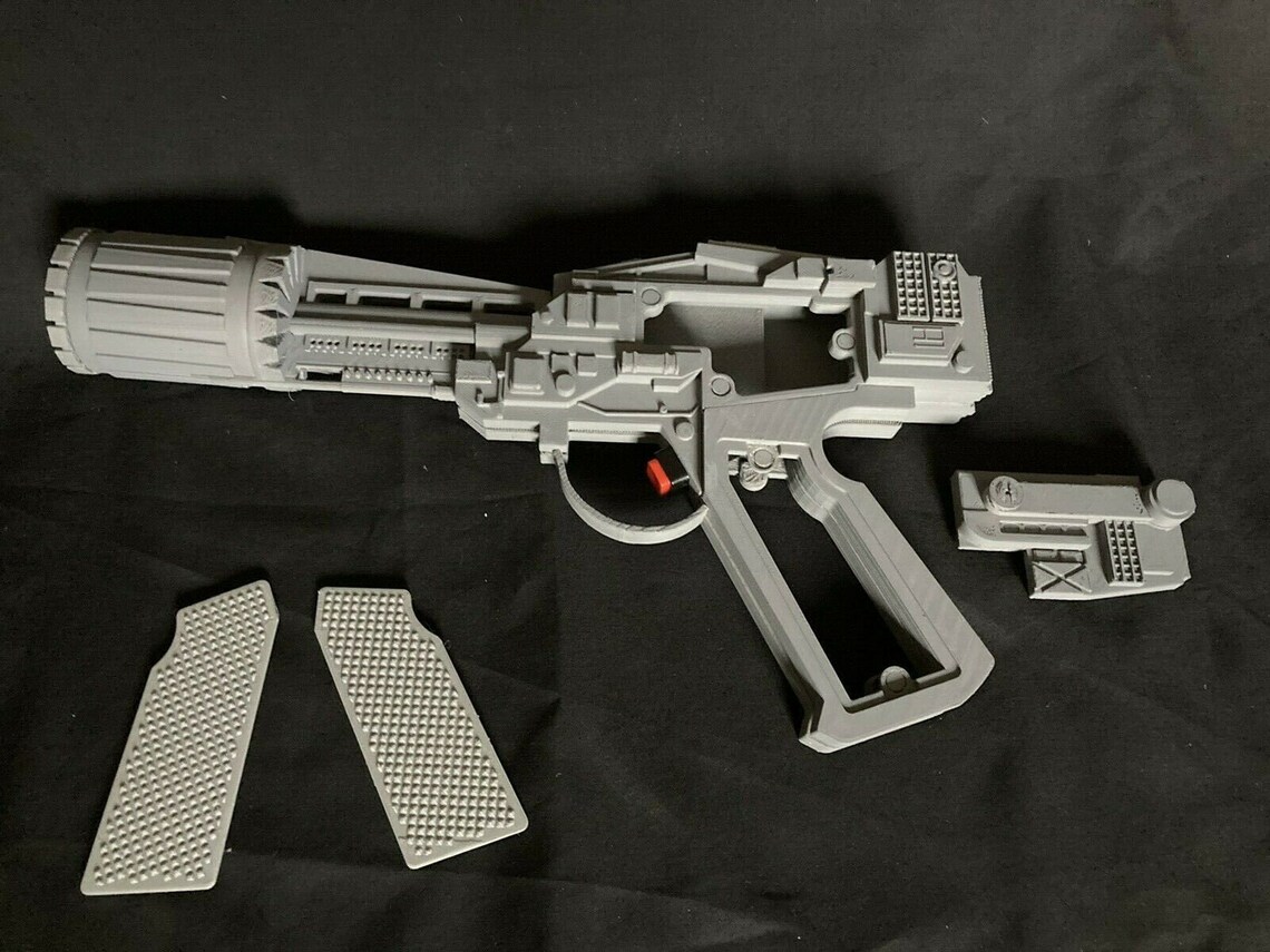 Battlestar Galactica Colonial Blaster With Magnets Installed 3D Printed ...