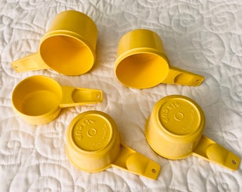 Vintage Tupperware Yellow Measuring Cup Spoons 12 Piece Set Farmhouse ...