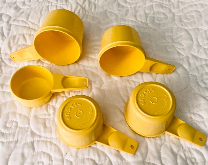 Vintage Tupperware Yellow Measuring Cup Spoons 12 Piece Set Farmhouse ...