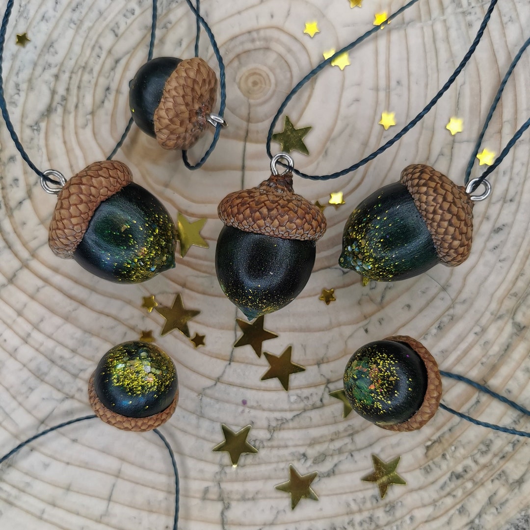 Golden Galaxy Kettenanhänger Eichel aus Resin mit Glitzer - Etsy.de
