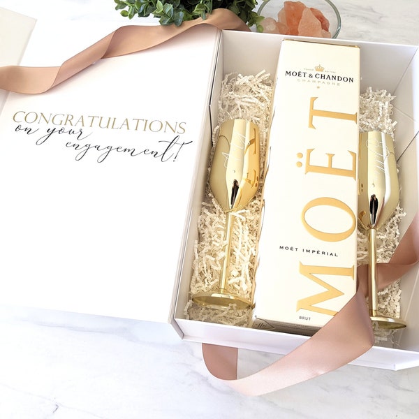 Engagement Gift - 60+ Gift Ideas for 2024