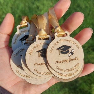 School Leaver Class Medals / Teacher Pupil Gift / Personalised Name ...