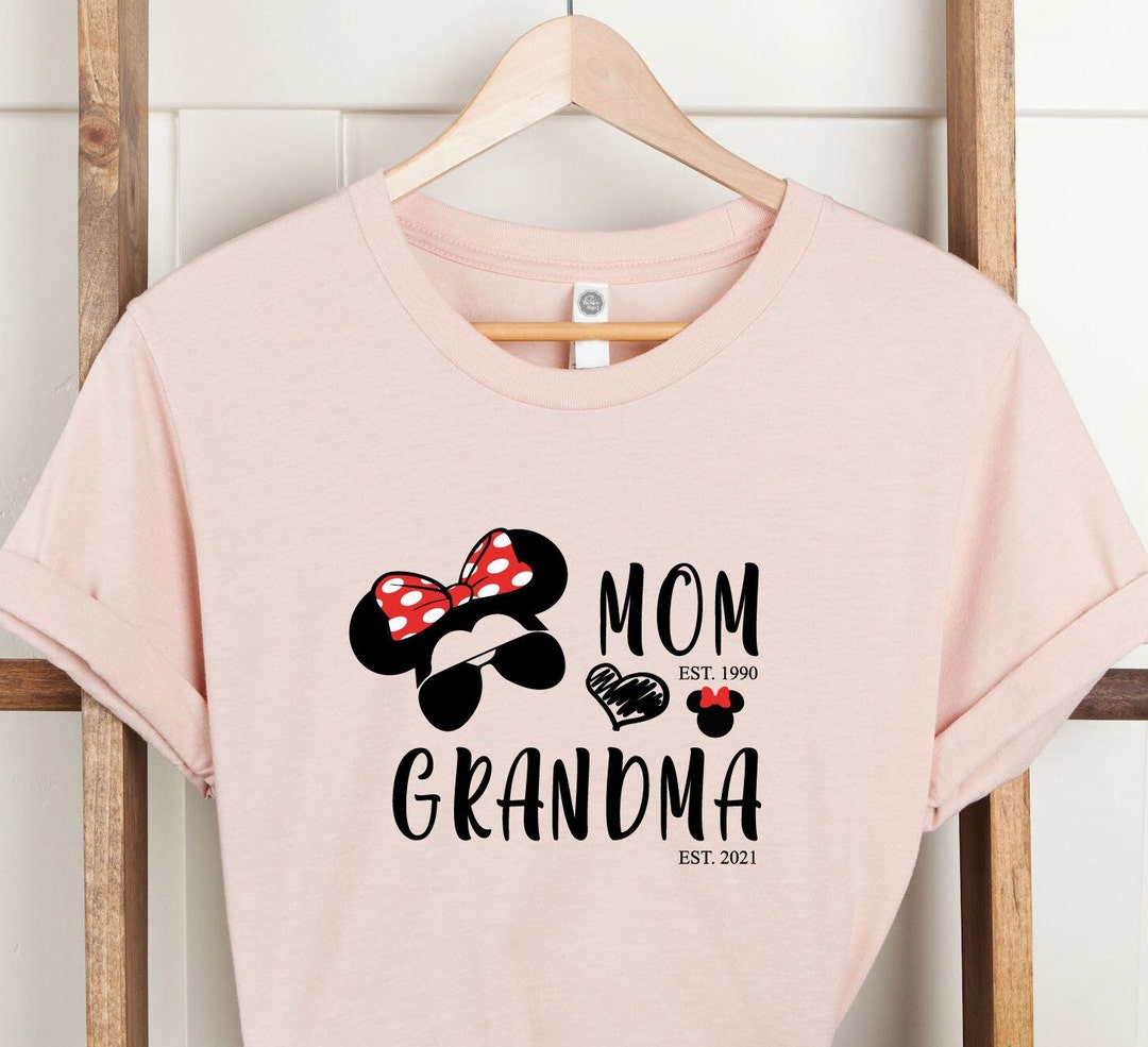Mom Est 1990 Grandma Est 2021, Women V-neck Size, Gift for Grandma ...