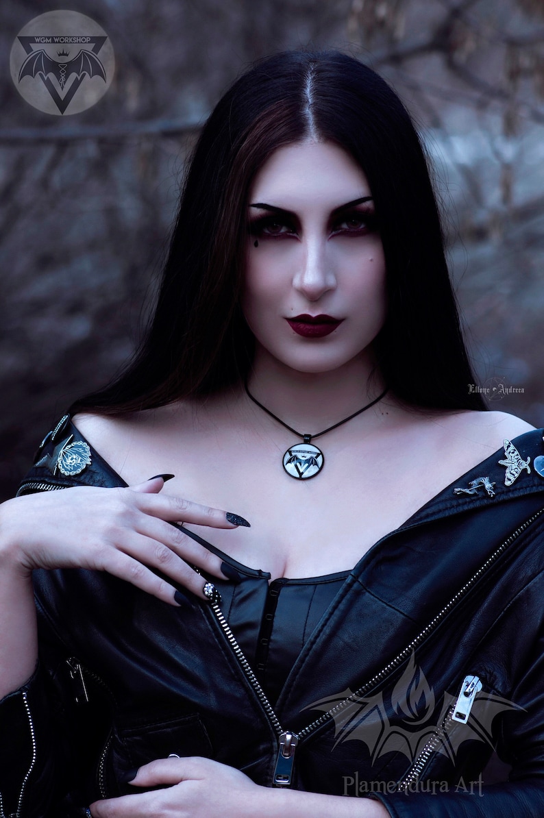 World Gothic Models Pendant Goth Charm Jewelry Bat Corset Crown Royalty ...