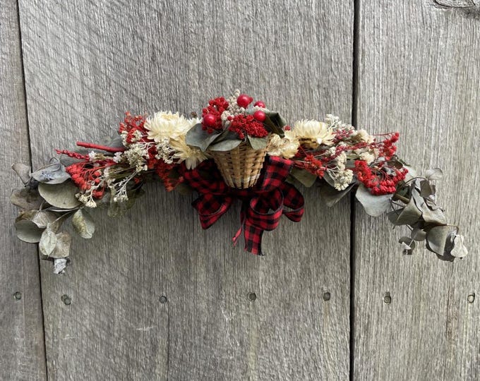 Red and Off-white Dried Flower Swag With Tiny Basket - Etsy