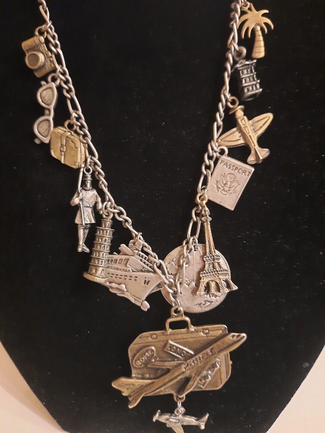 Vintage 20 Two Tone Travel Charm Necklace With 14 Charms in Felt Lined ...