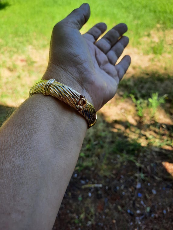 Vintage Gothic Gold Tone Hinged Bangle - Gem