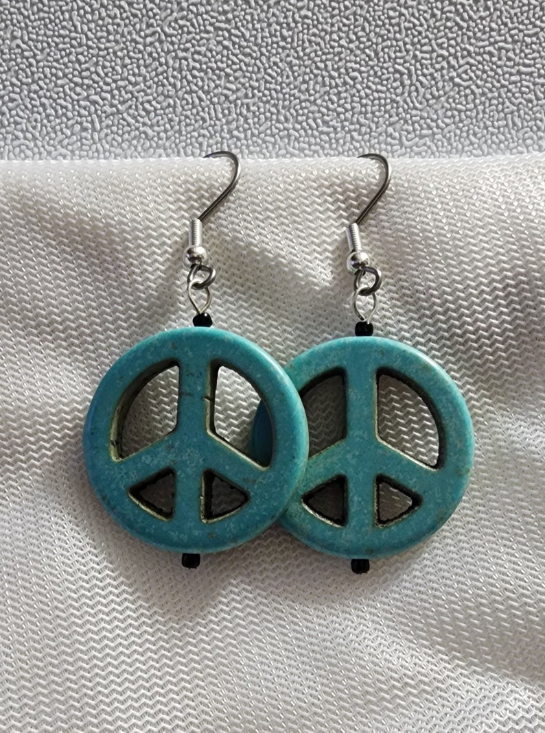 Medium Peace Sign Earrings in Turquoise Dyed Howlite - Boho Hippy 70's ...
