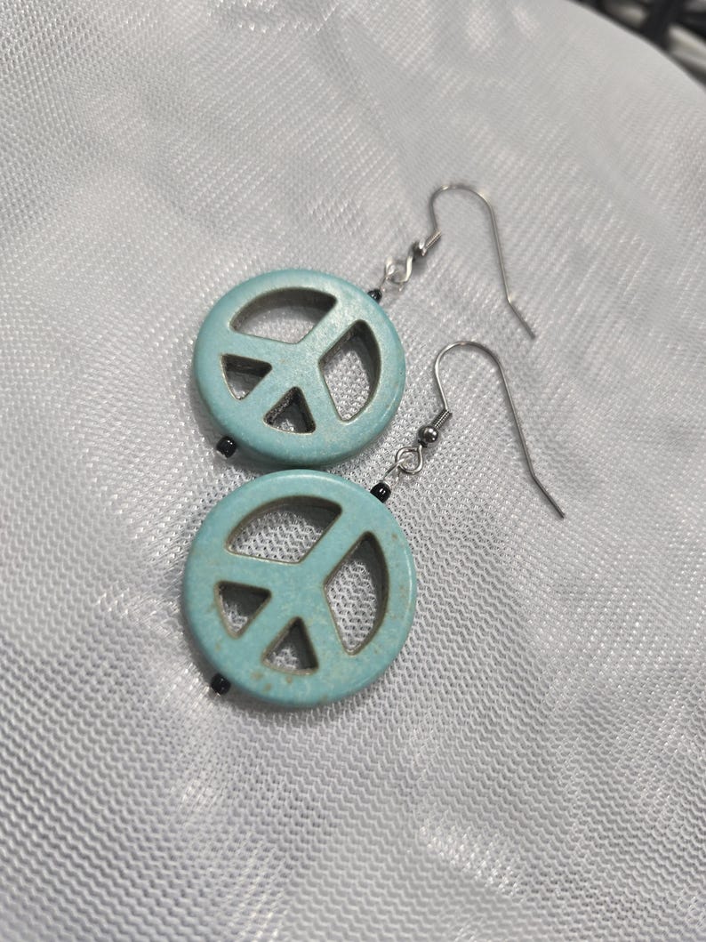 Medium Peace Sign Earrings in Turquoise Dyed Howlite - Boho Hippy 70's ...